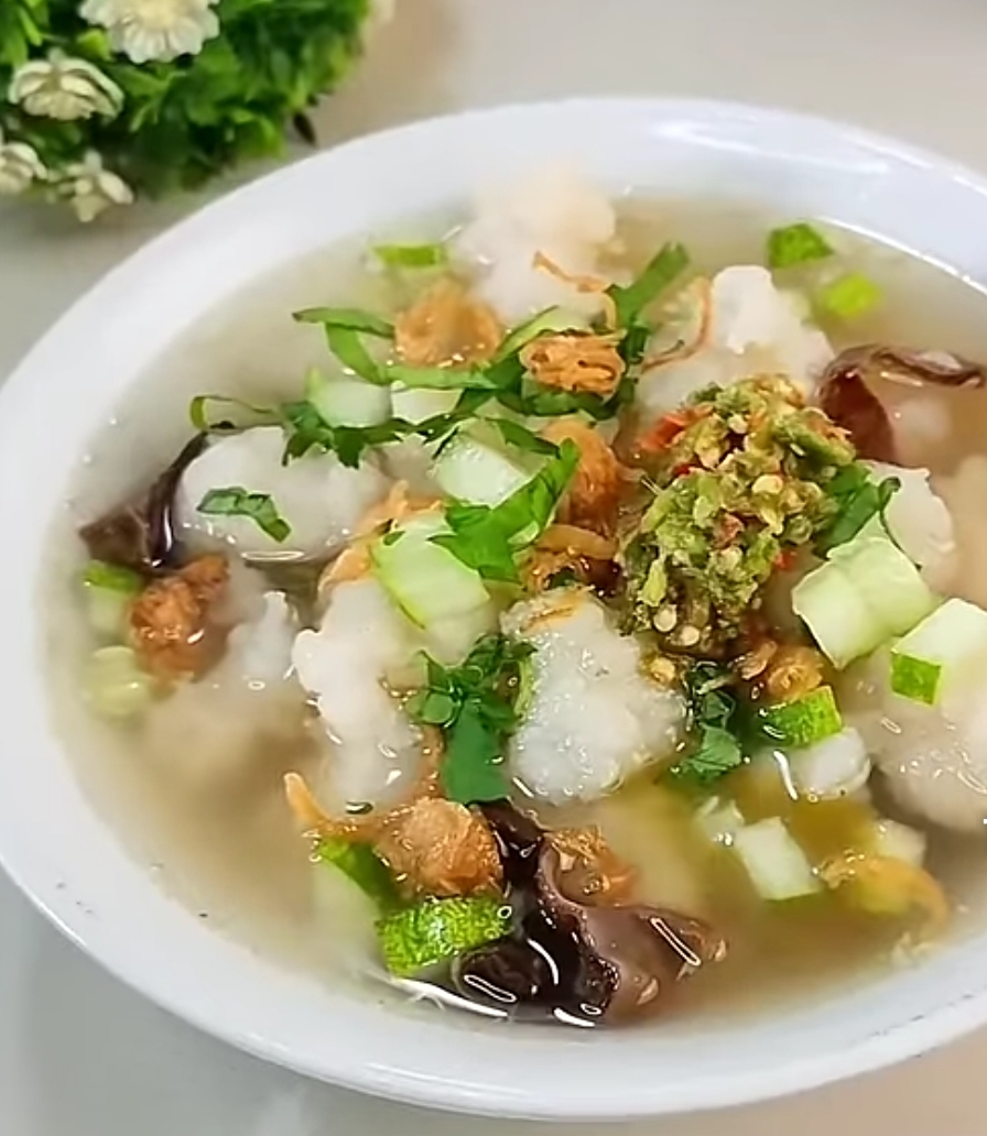 Menghangatkan Jiwa dengan Tekwan Ikan Tenggiri: Resep Sup Bakso Ikan Khas Palembang